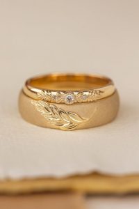 Yellow Gold Wedding Rings - Vintage Sets for Couples, Round and Oval ...