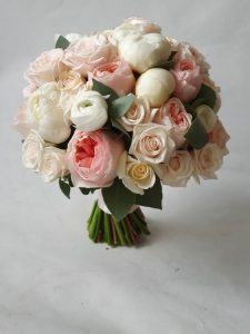 2024 Bride Bouquets: Elegant, Boho, and Rustic Wedding Flower Trends