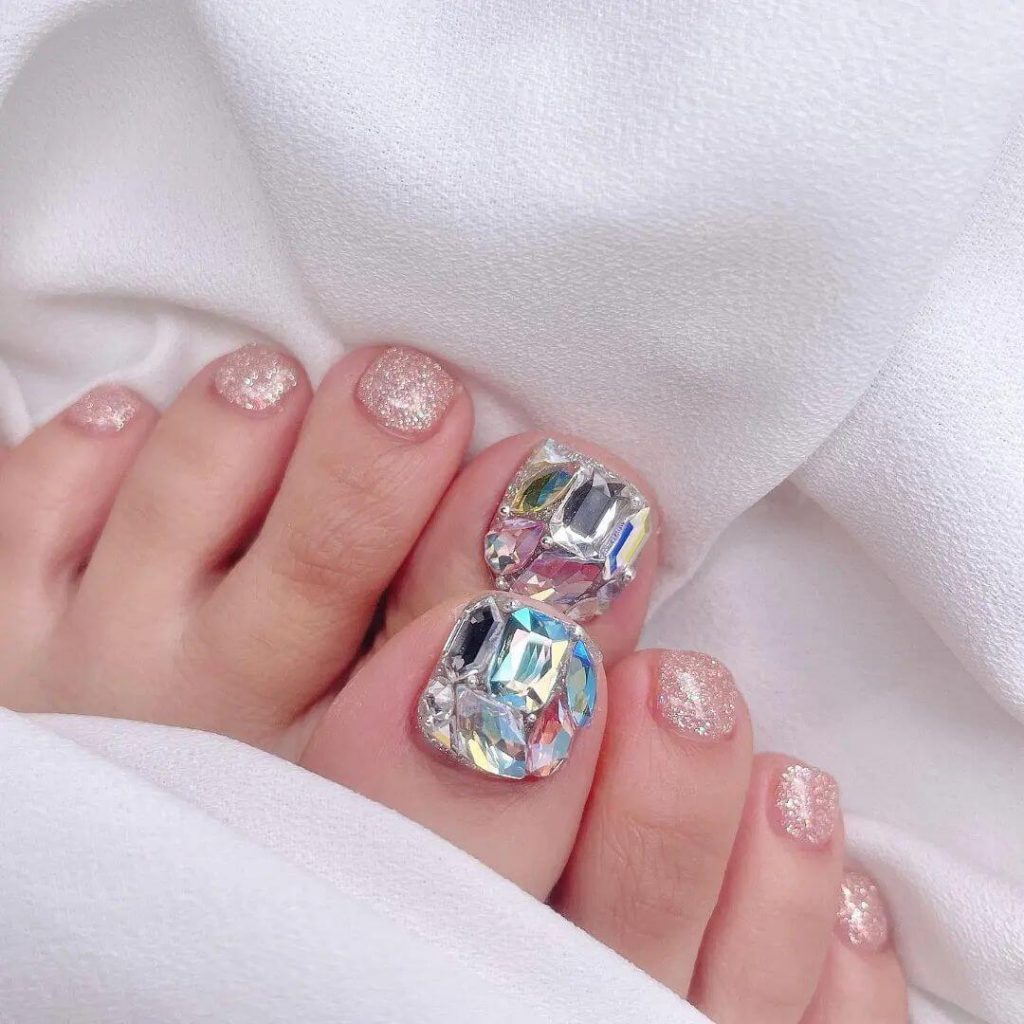 Summer Toe Nail Color Trends 2024: Hot Pedicure Shades & Designs