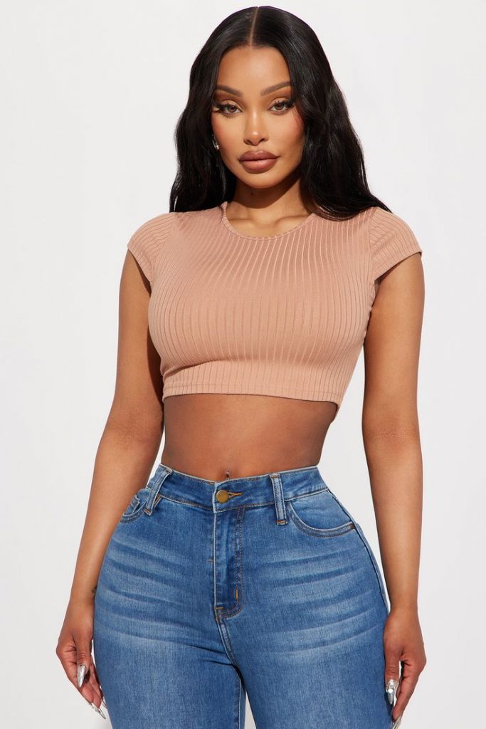 31 Stylish Crop Top Outfits: Trendy Designs for Men & Women