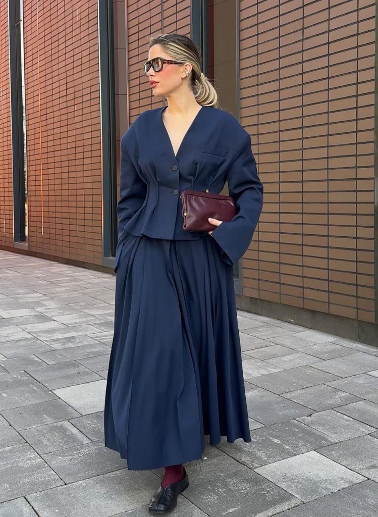 29 Navy Outfits: Stylish Ideas for Women - Casual, Classy, and Summer Looks