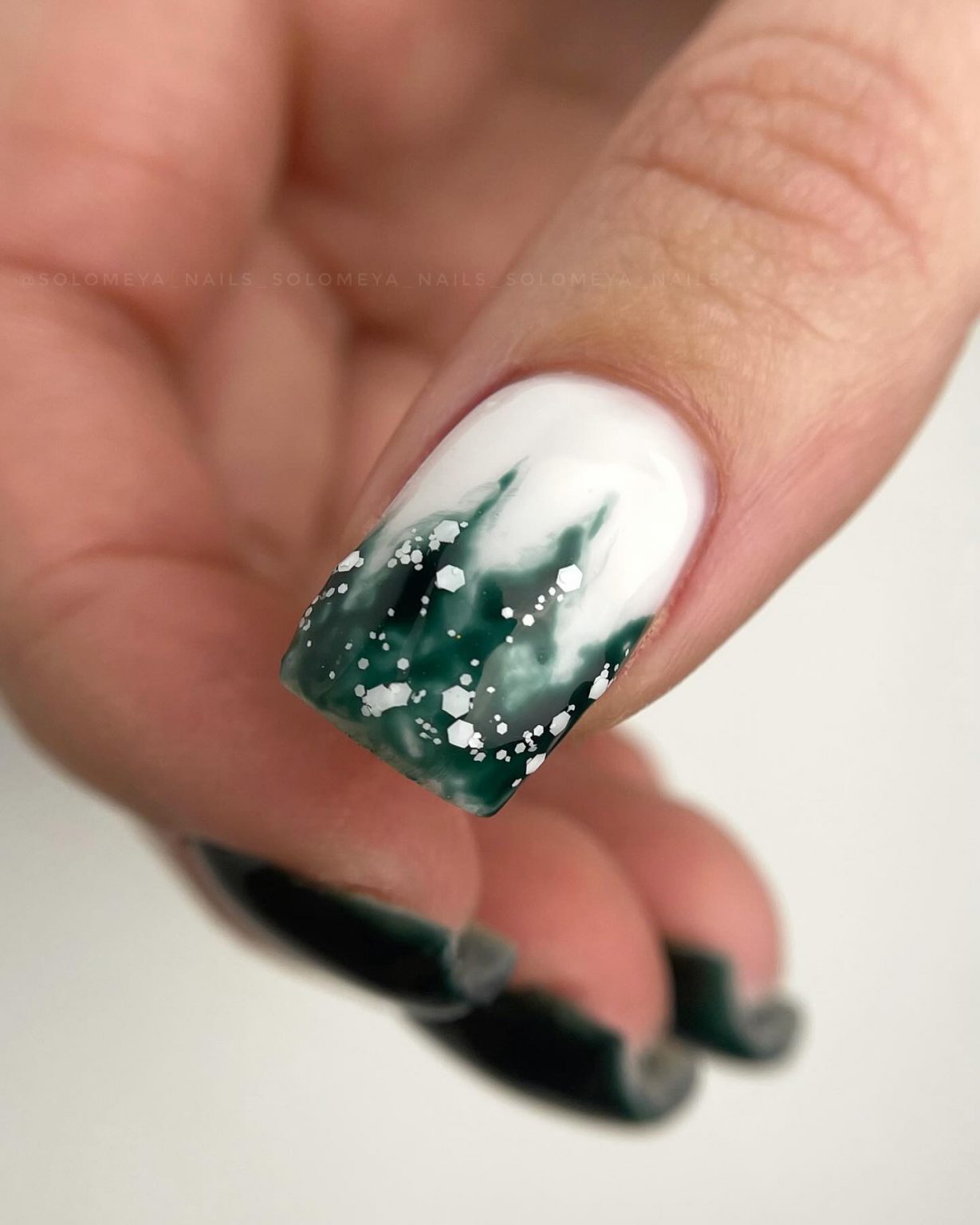 Christmas Nails Ideas: 27 Festive Designs to Try This Holiday Season ...